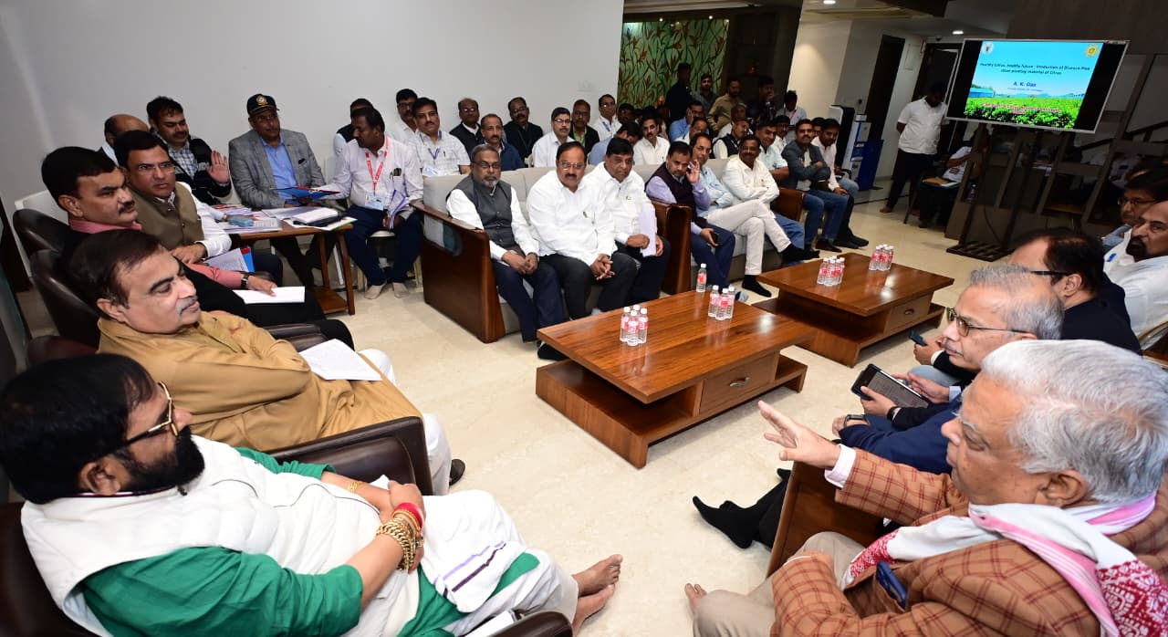 संत्रा व लिंबूवर्गीय फळ उत्पादक शेतकऱ्यांच्या प्रगतीसाठी धोरणात्मक बैठक ...